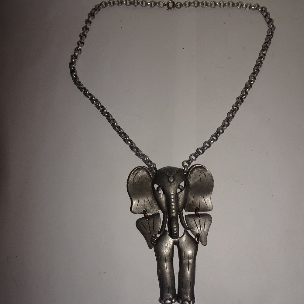 Articulated Grey Elephant Chain Link Necklace - Gem